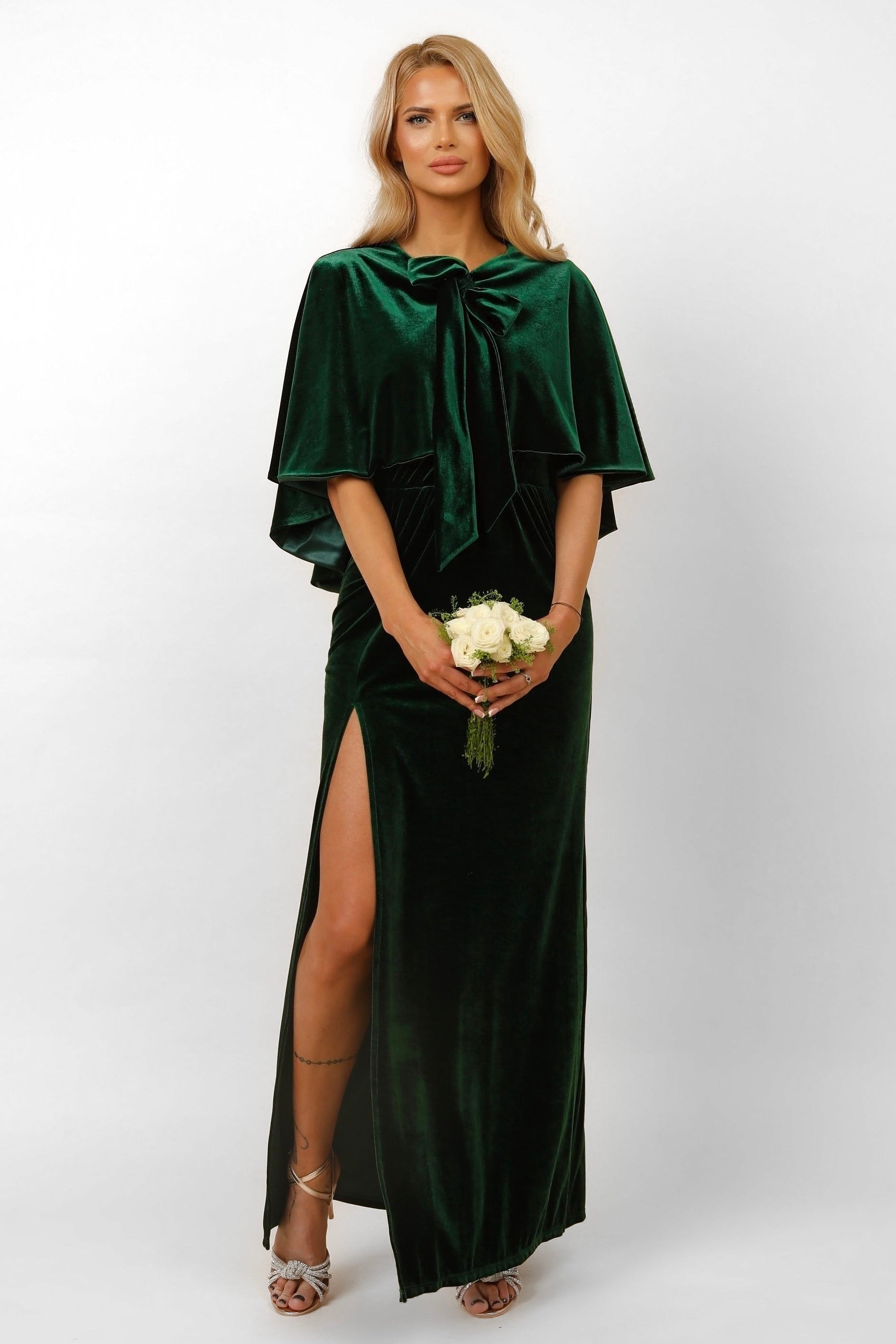 Dark Green Velvet Capelet With Velvet Ribbon – Désir Couture
